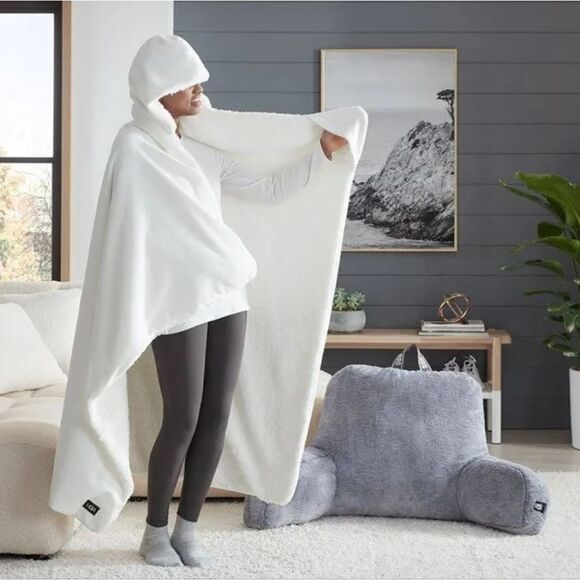 UGG | Bedding | Ugg Avery Hooded Throw Blanket Snow | Poshmark